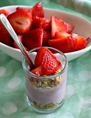 Mini Fruit & Yogurt Parfaits | KISS in the Kitchen